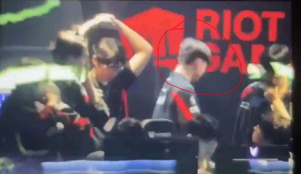 Fans React to Video of Faker Headbutting Wall After LCK Defeat ...