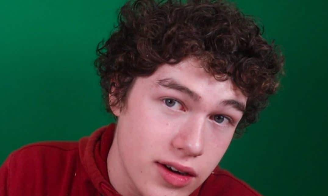 YouTuber Norme Attempts To Break No Sleep World Record On Livestream ...